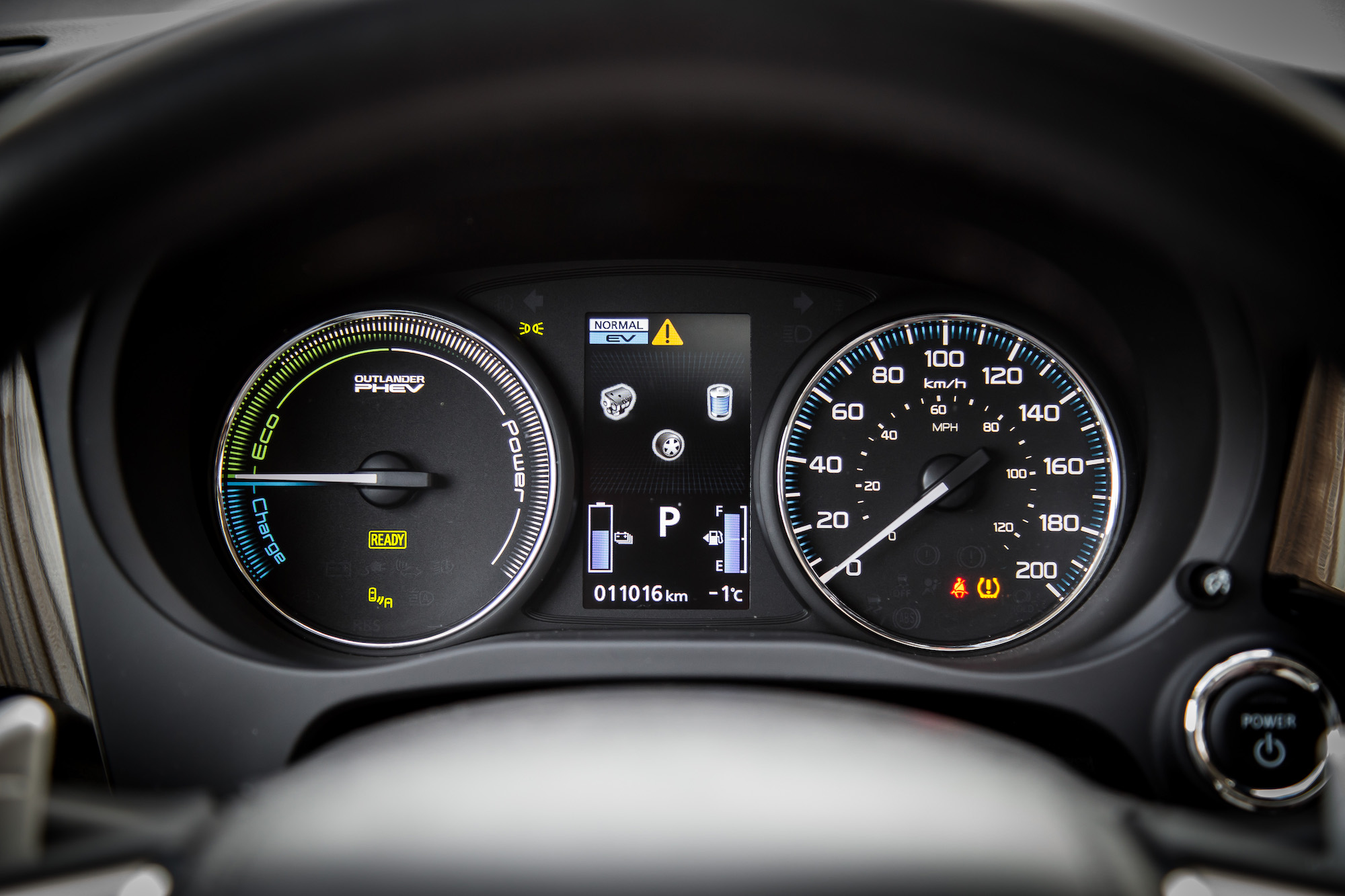 Review: 2018 Mitsubishi Outlander PHEV – Canadian Auto Review