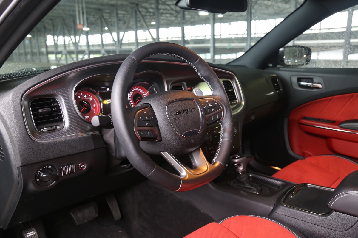 Review: 2015 Dodge Charger SRT Hellcat – Canadian Auto Review