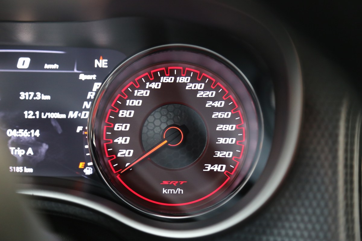 Review: 2015 Dodge Charger SRT Hellcat – Canadian Auto Review