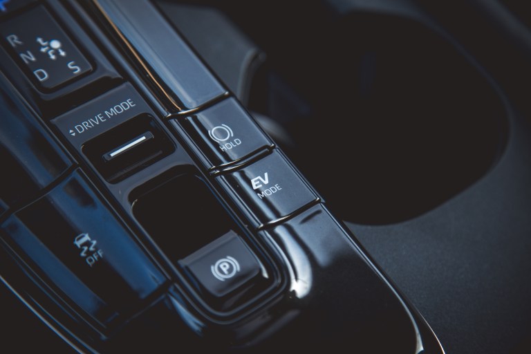 Review: 2025 Toyota Crown Signia Limited – Canadian Auto Review