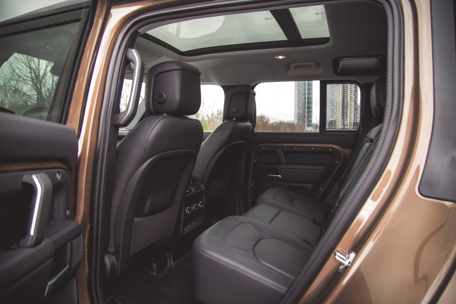 Review: 2025 Land Rover Defender 110 P400 X-Dynamic SE – Canadian Auto ...